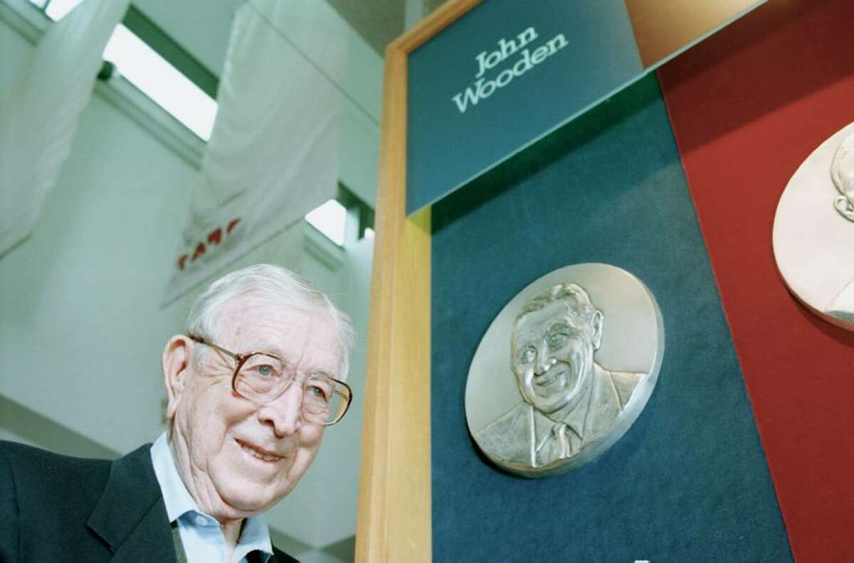 Former UCLA basketball coach John Wooden dies