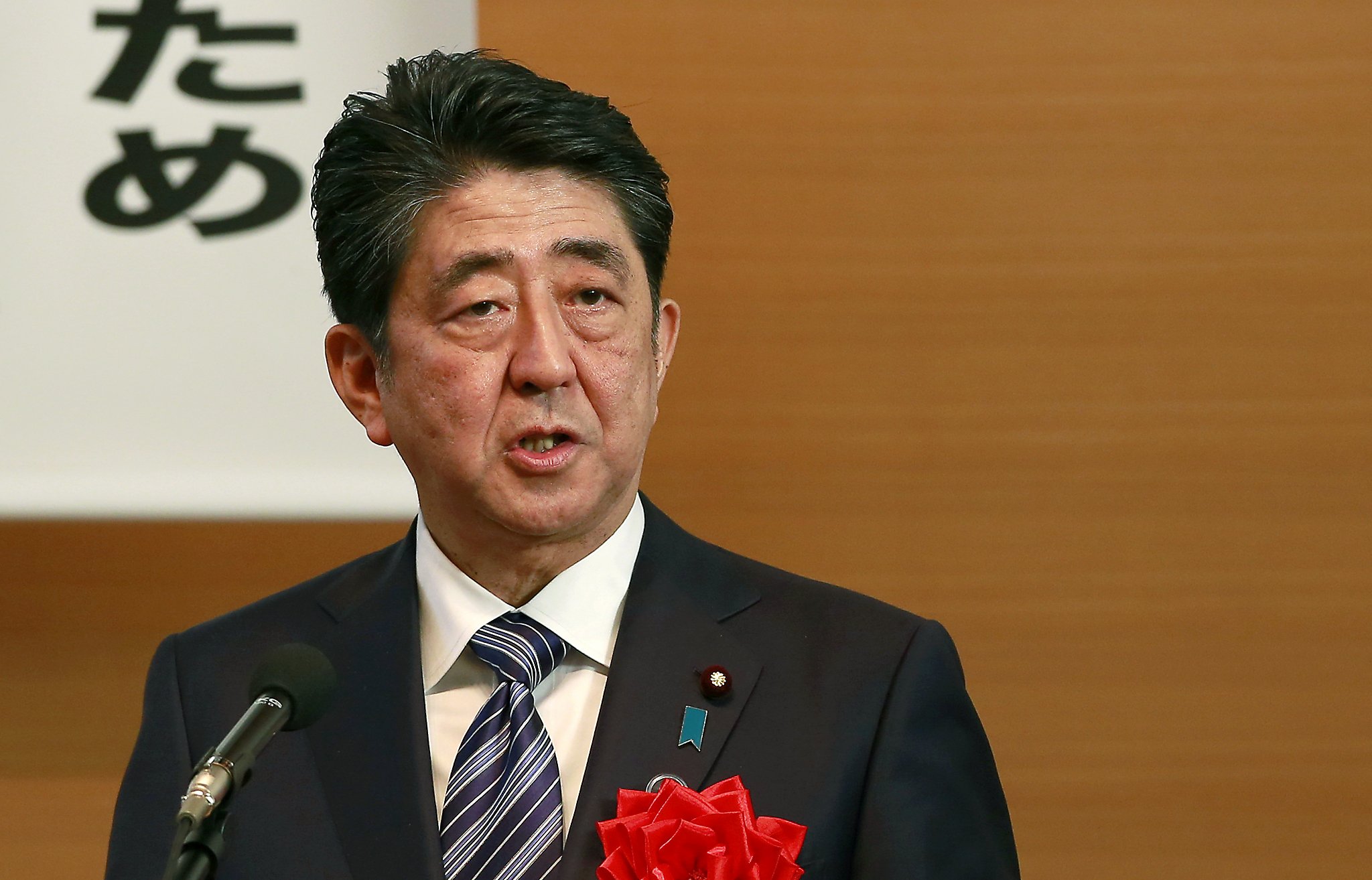 Japanese leader seeks debate on constitution