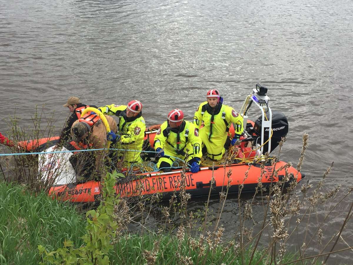 Boaters rescued from Dow dam