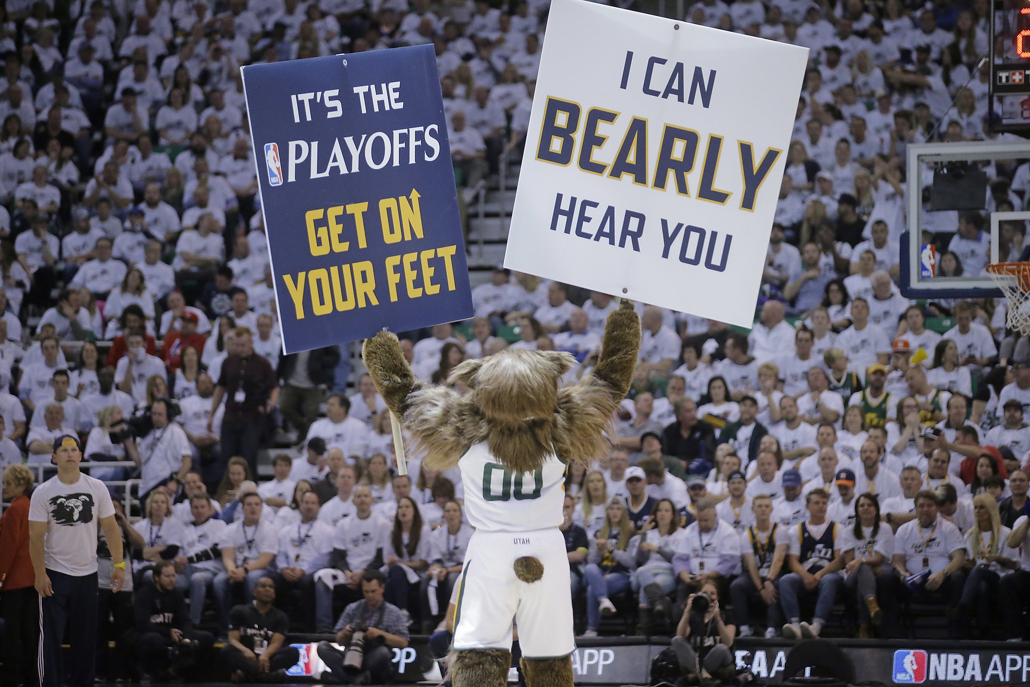 Game 3 preview: How will Warriors handle a raucous Jazz crowd?