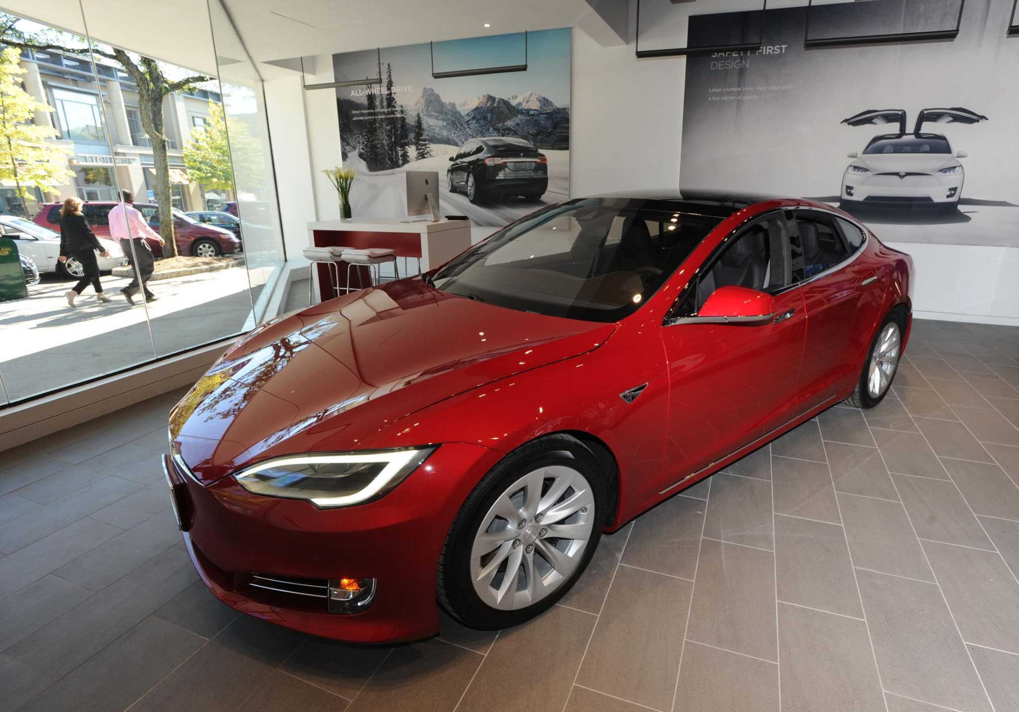 DMV puts the brakes on Tesla’s Greenwich showroom