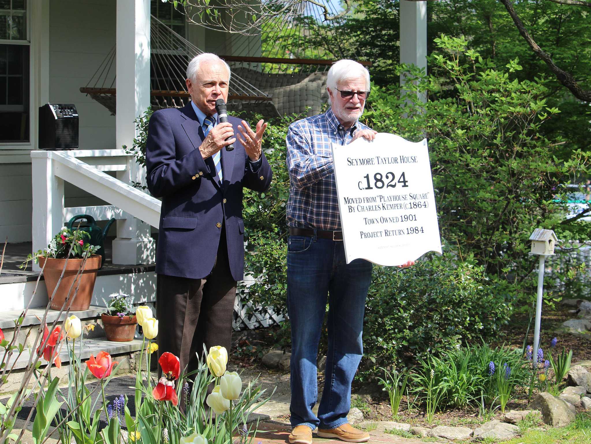 Project Return building gets plaque marking its past