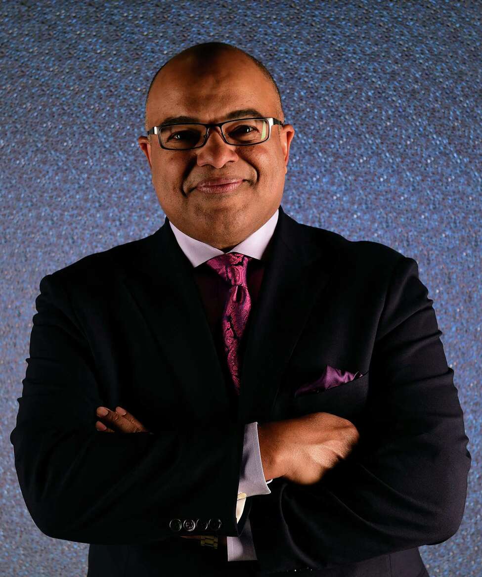 Dougherty: Mike Tirico gives NBC's Derby telecast presence