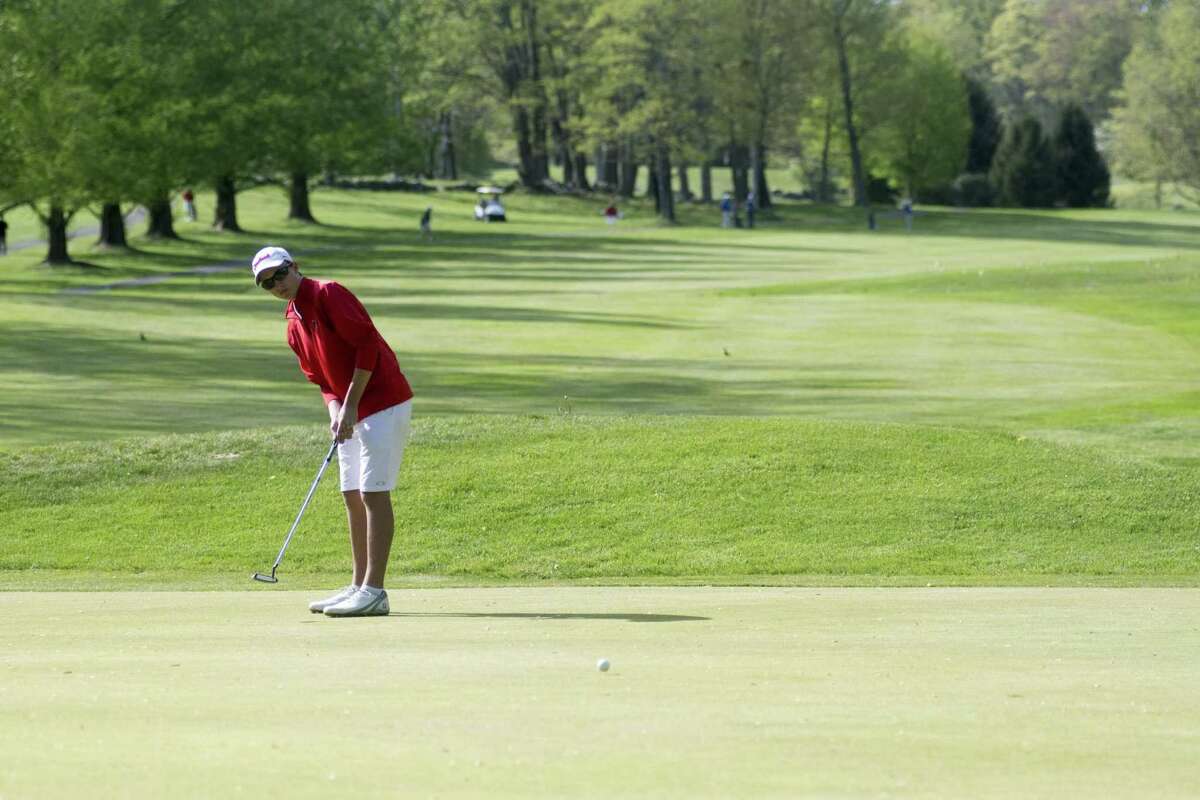 Greenwich boys golf team downs Darien, improves to 9-0