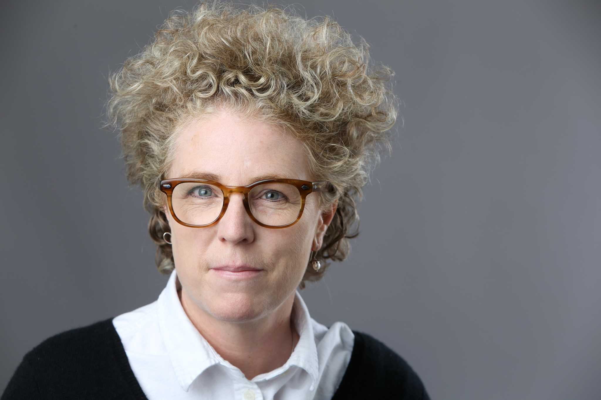 New York Times reporter Susanne Craig wins first Nellie Bly award