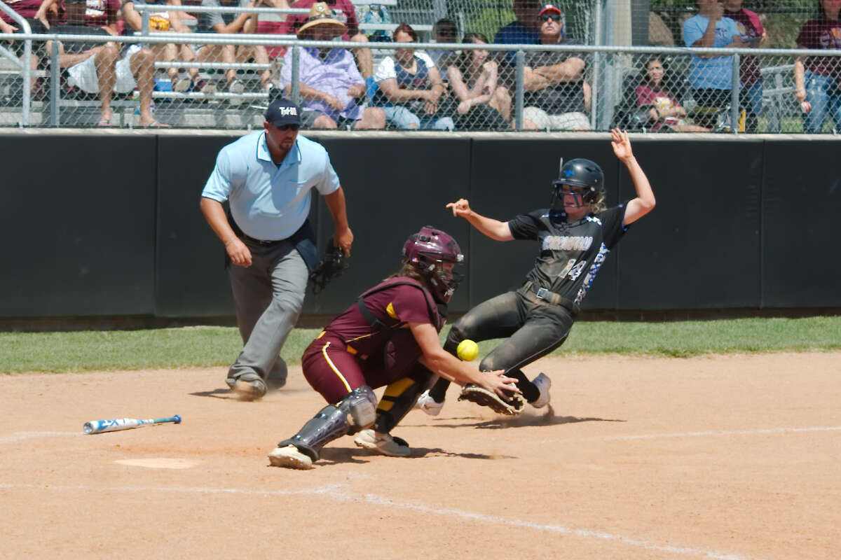 Softball playoffs: Deer Park completes sweep of Friendswood