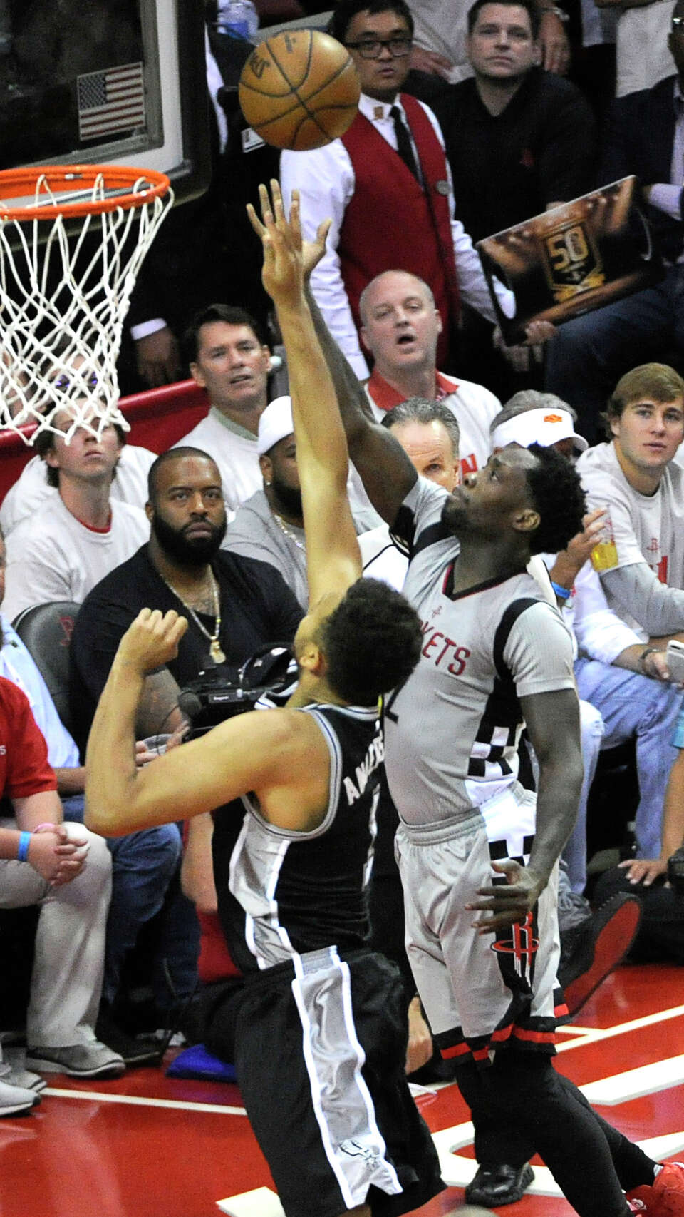 LeBron James has message for Rockets' Pat Beverley