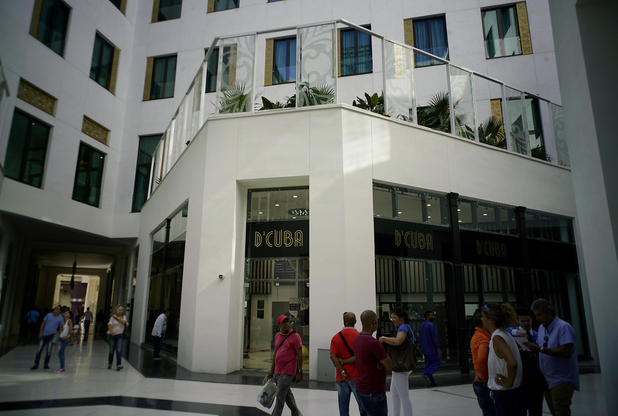 Cuba opens 1st luxury mall