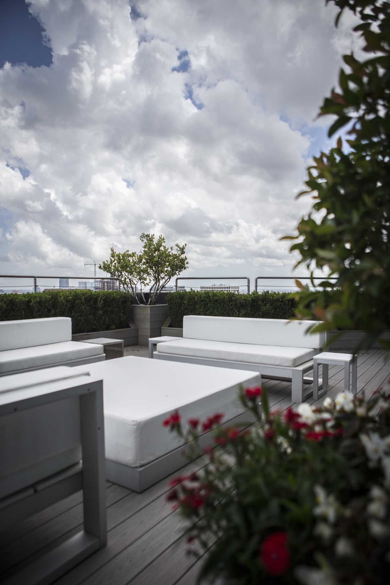 High-rise patio offers rooftop oasis