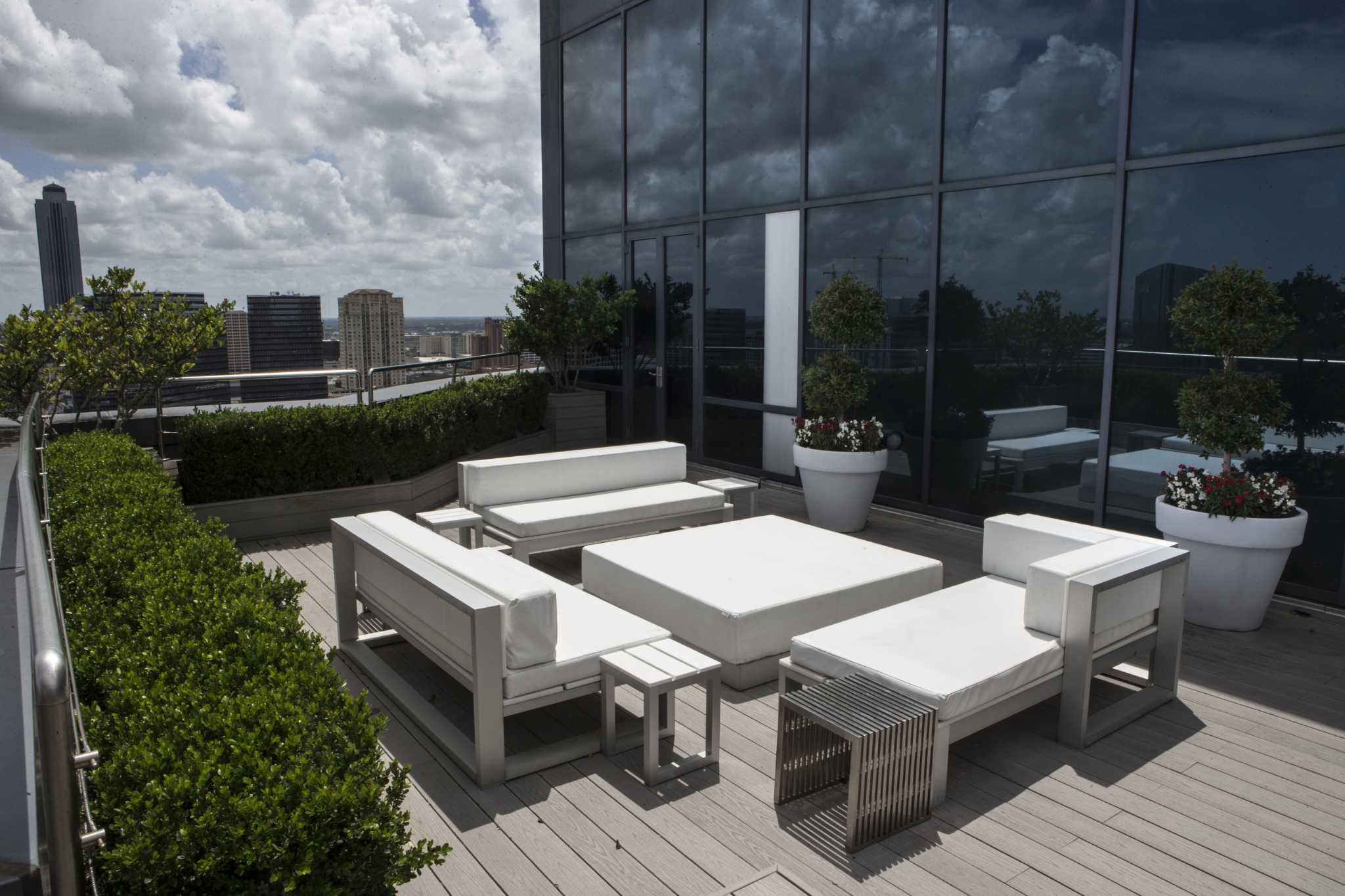 High-rise patio offers rooftop oasis
