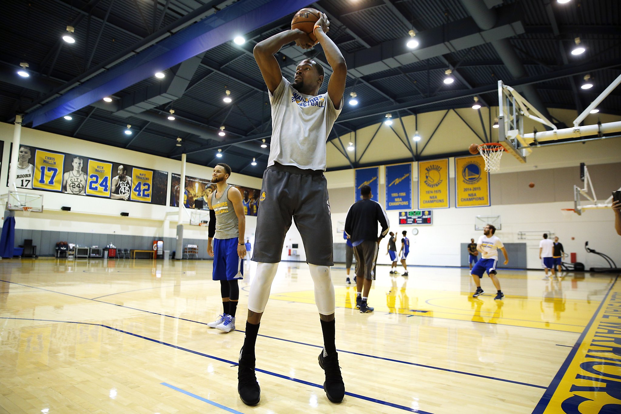 Durant again a target of fans’ derision