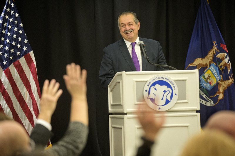 Andrew Liveris to retire in 2018 after Dow, DuPont merger