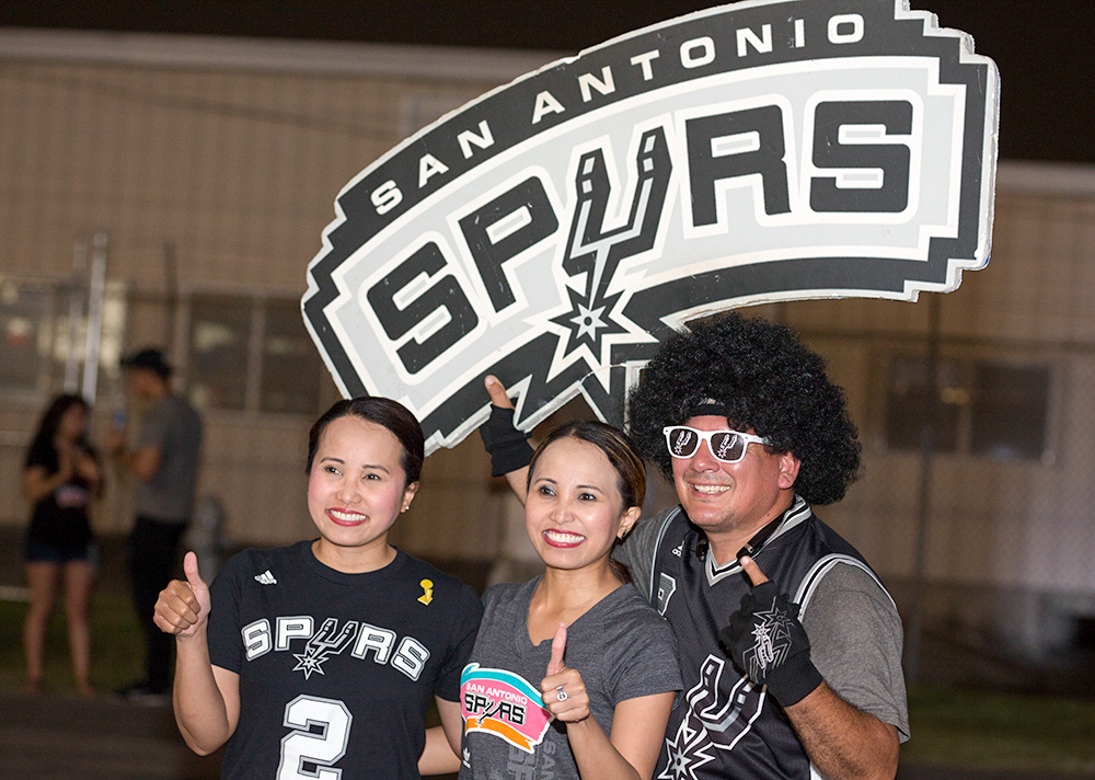 Photos: S.A. Spurs fans greet team at airport after blowout win against ...
