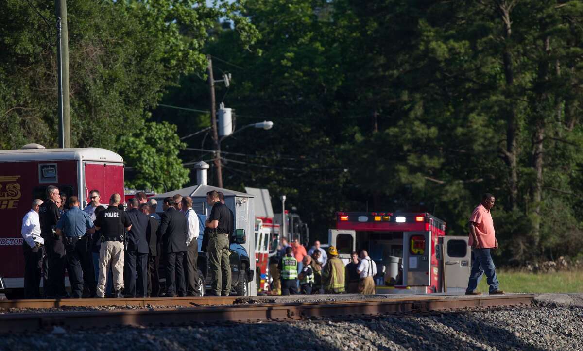 Hundreds gather at benefit, memorial for family of Tamina fire victims
