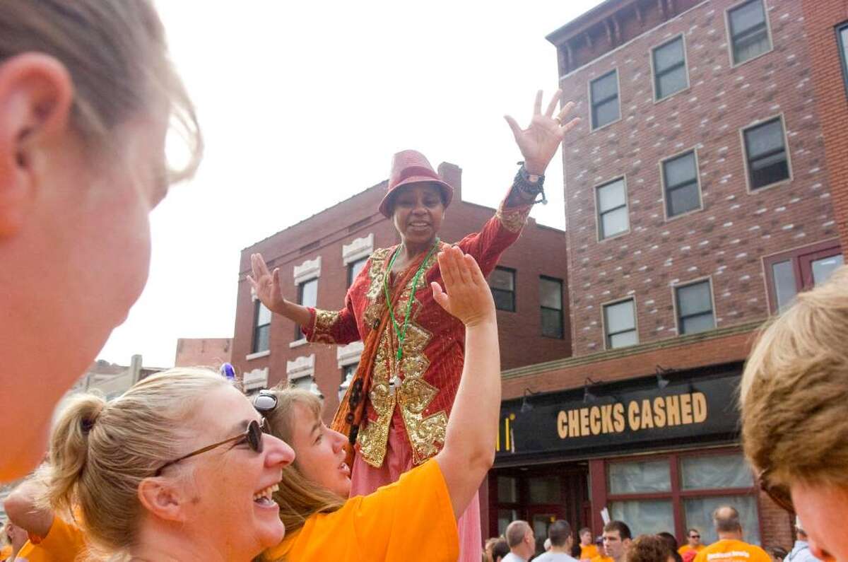 Riders, runners and walkers put Hope in Motion