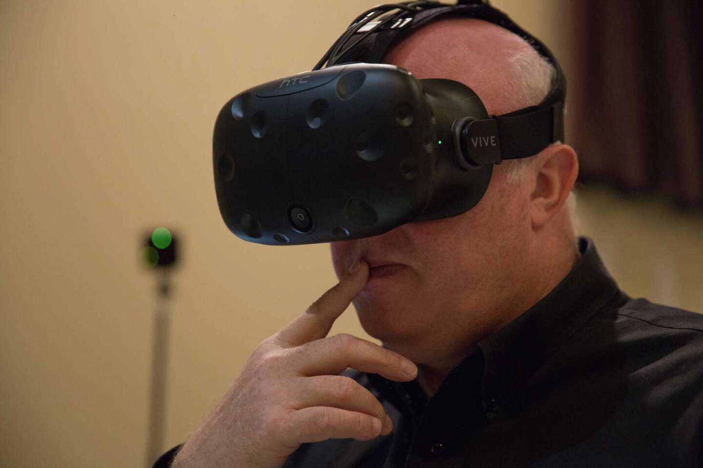 Teachers tour new school through virtual reality