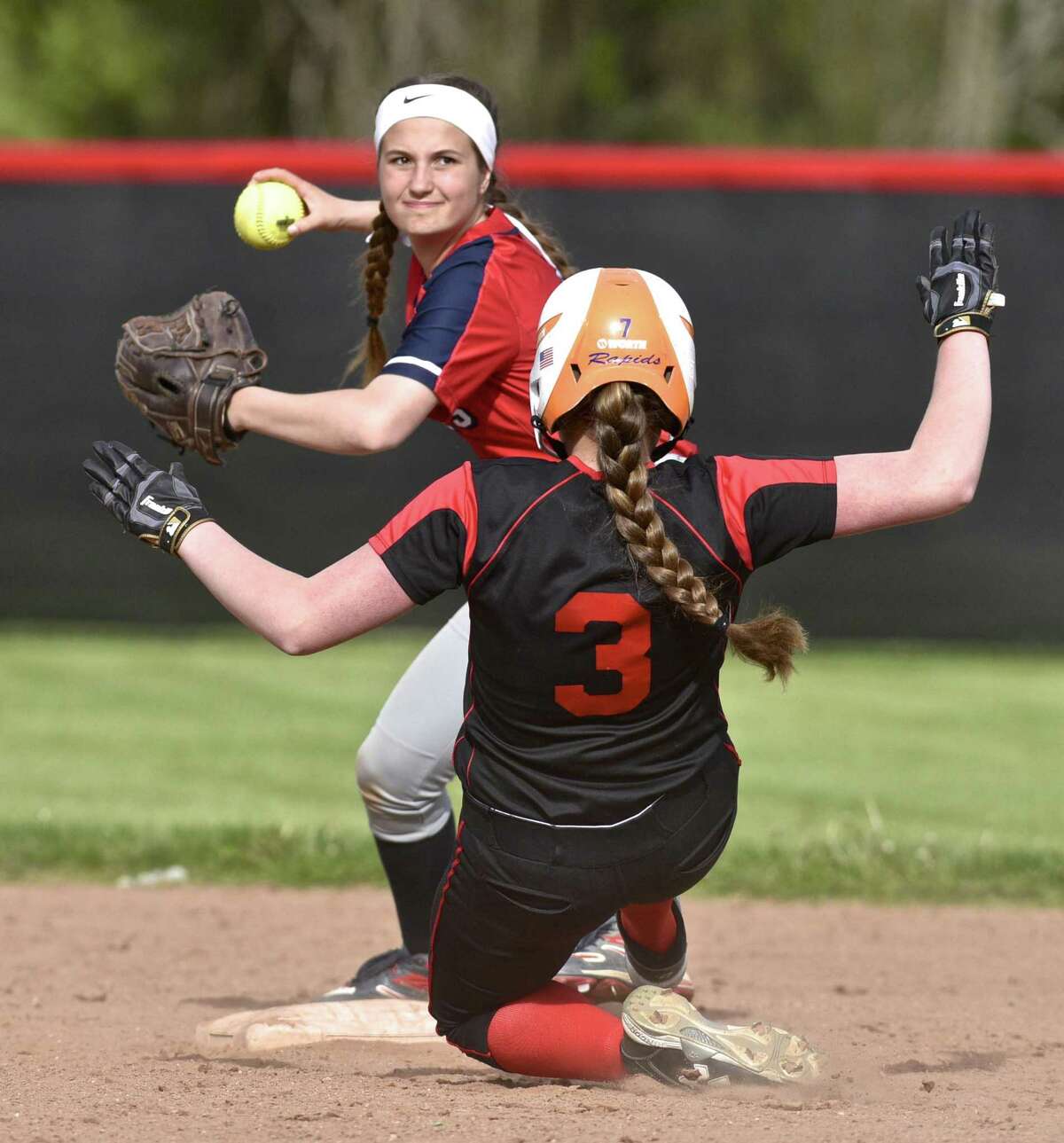 Softball: Pomperaug improves to 15-2, topples New Fairfield