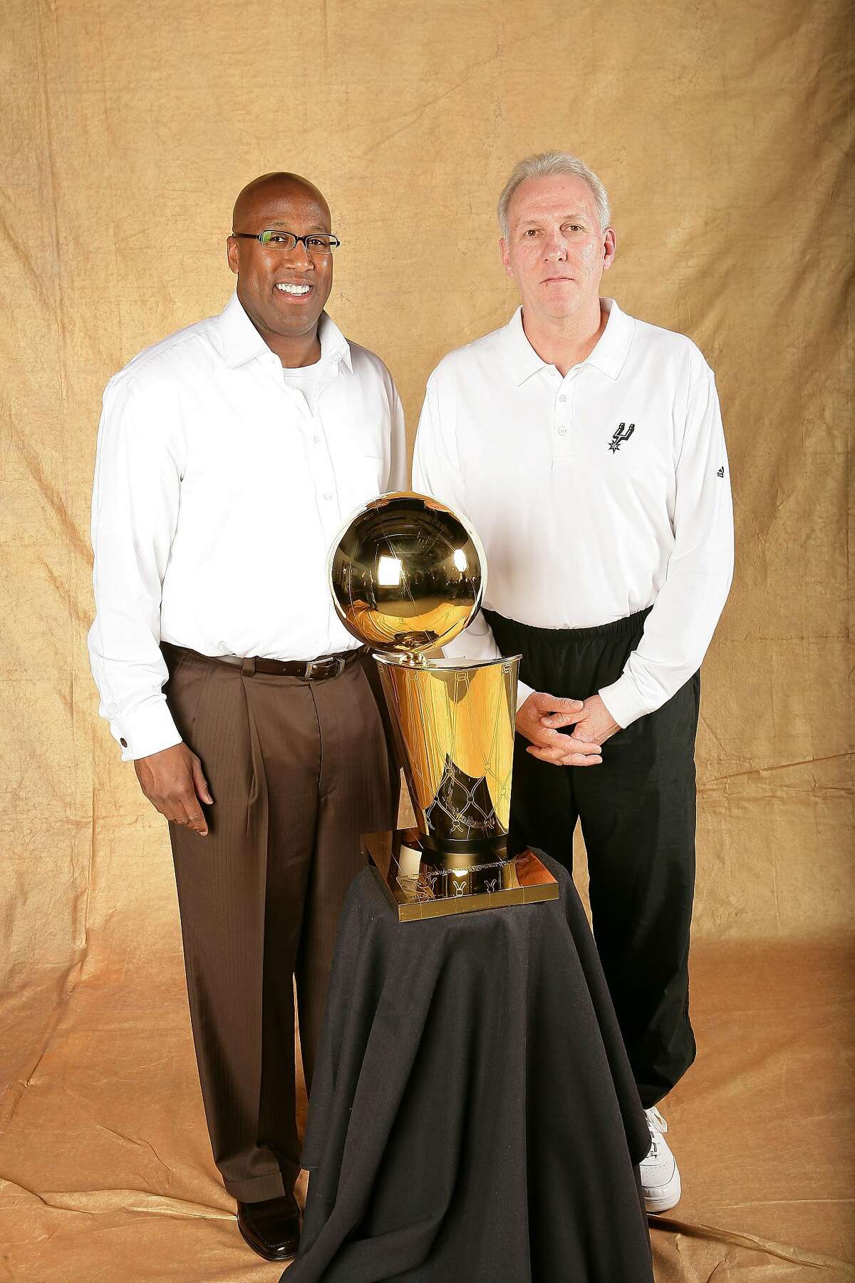 Warriors’ Mike Brown prepares to face close friend Gregg Popovich Warriors’ Mike Brown prepares to face close friend Gregg Popovich