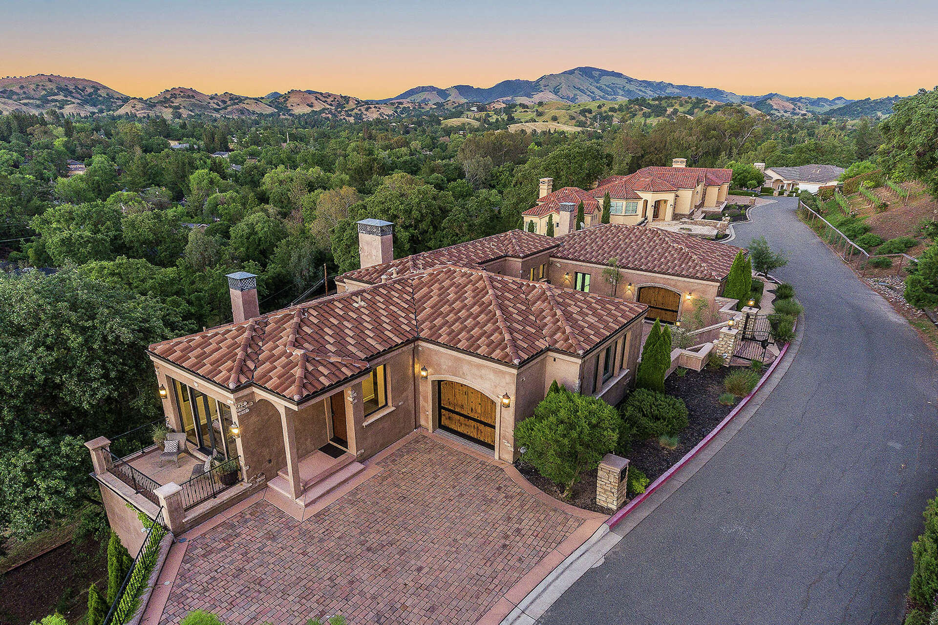 Stephen Curry Home Steph Curry's East Bay Estate Is Back On The Market