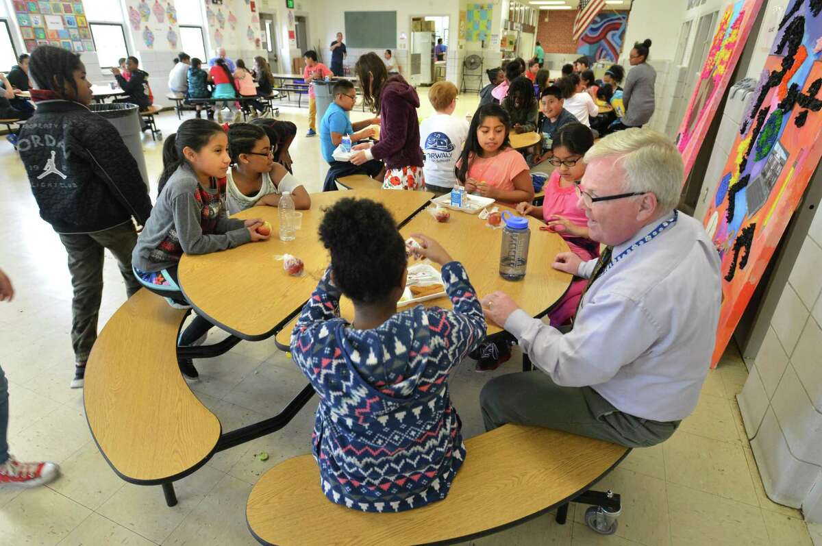Tracey Elementary brings teachers and students together for meals