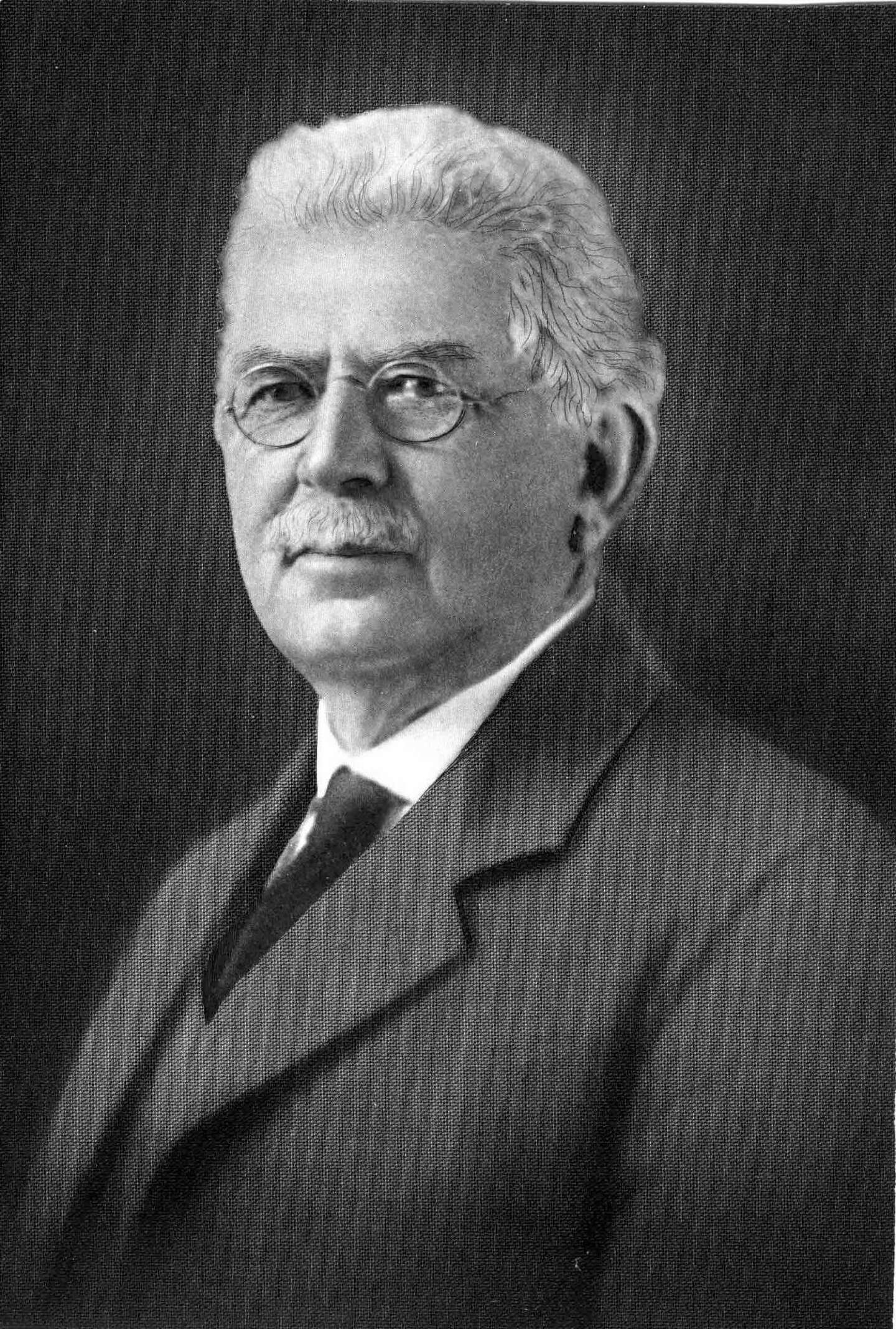 New book peeks inside life at famed King Ranch