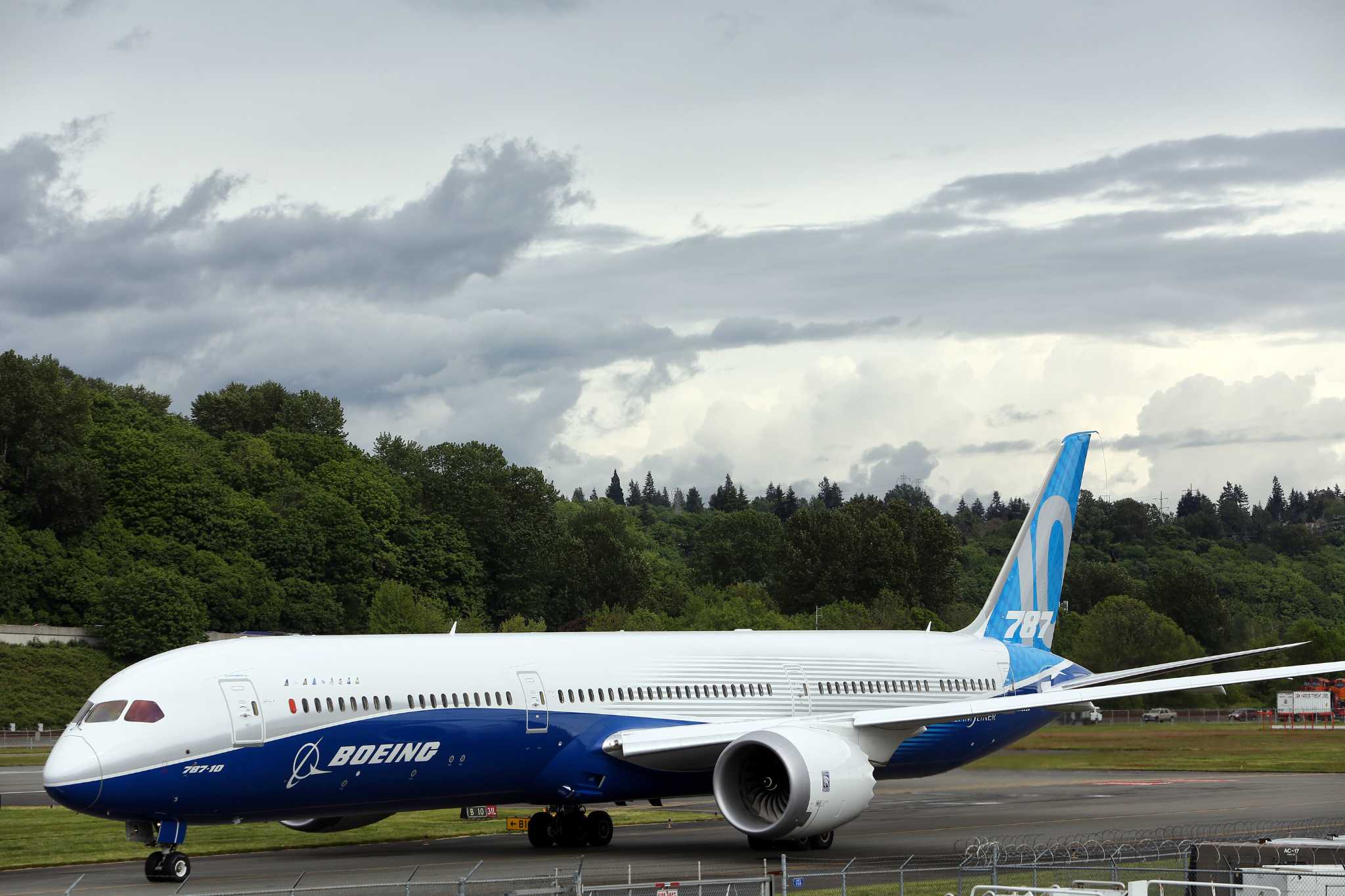 Watch: Boeing draws huge 787 over U.S. during 18-hour flight