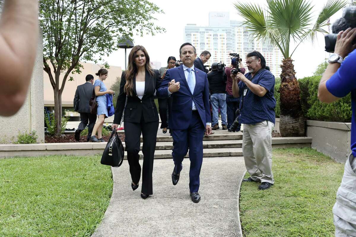 Texas state Sen. Uresti arrested, turns himself in to FBI