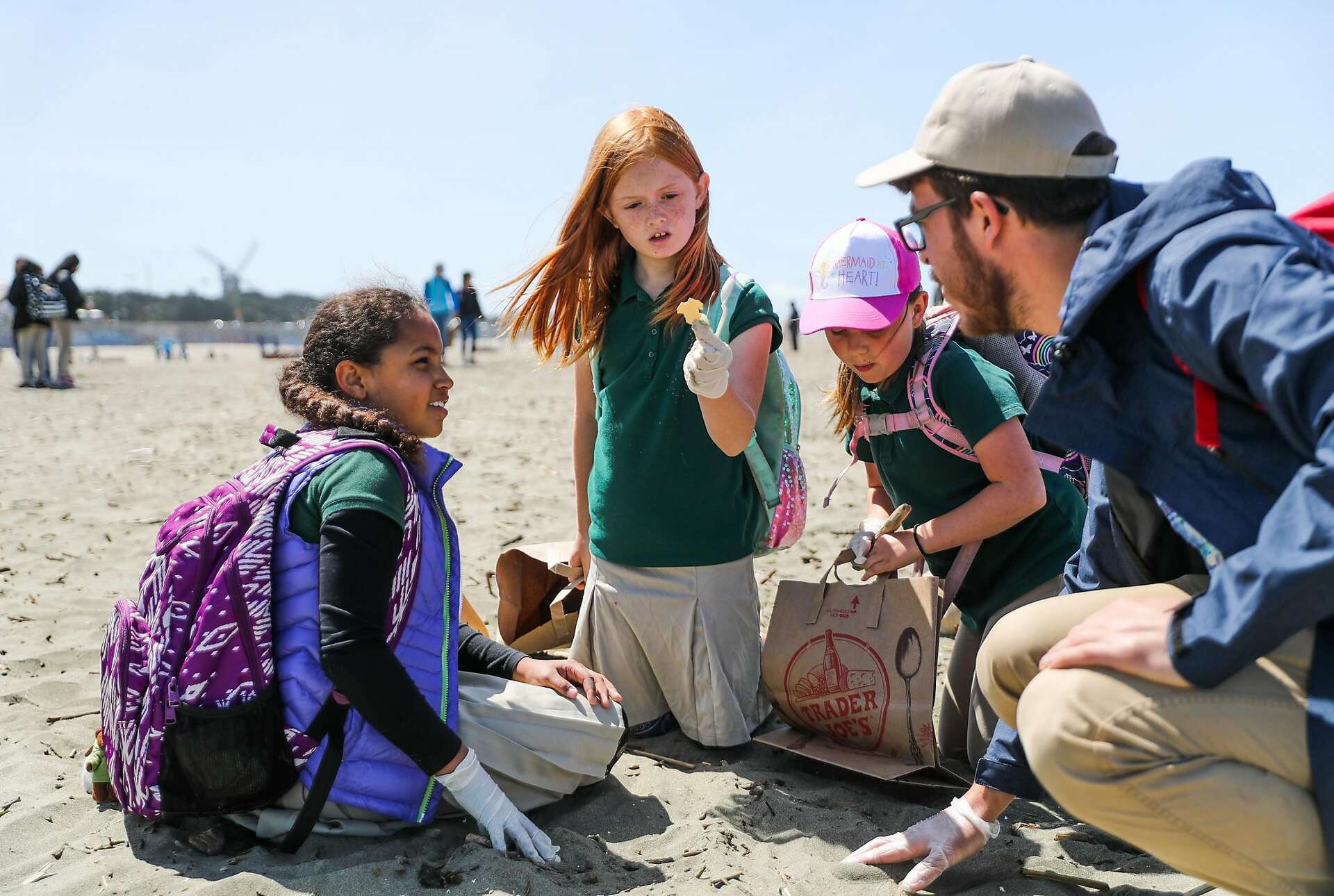 600 SF students join forces to clean up Ocean Beach