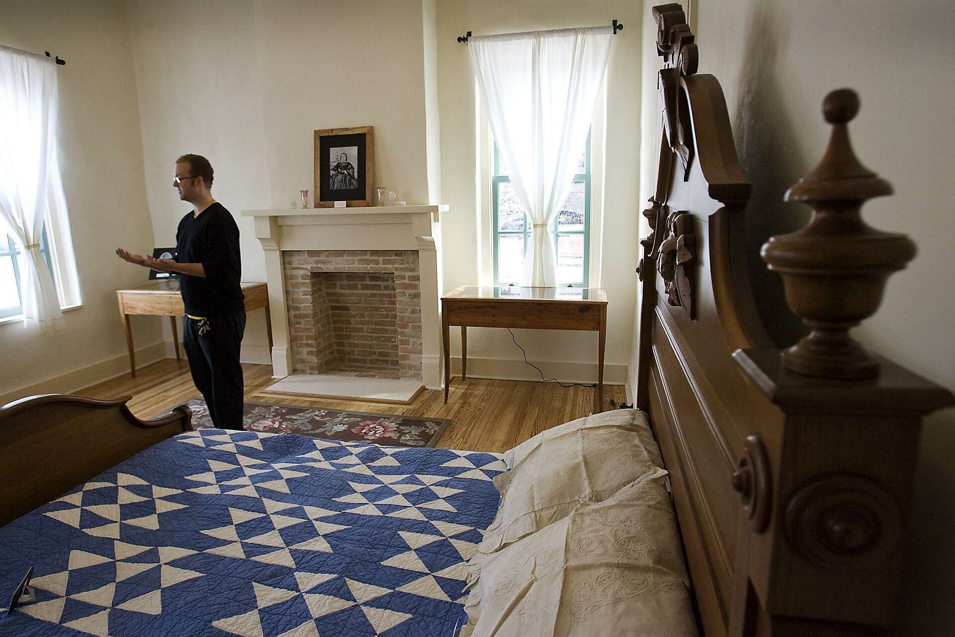 Mystery surrounds women and children who survived the Alamo