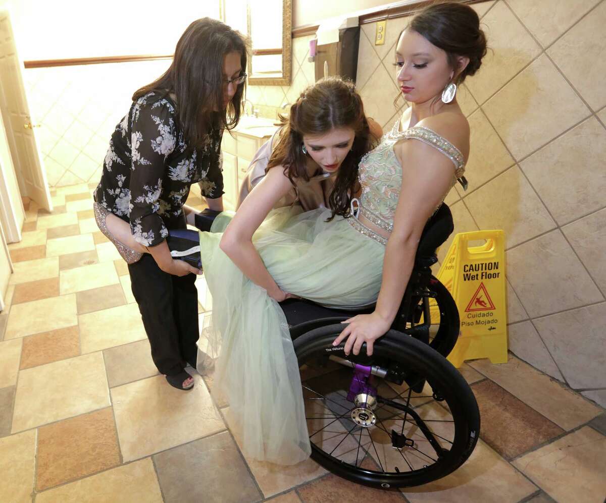 Needville High School couple crowned at prom after student's tragic fall