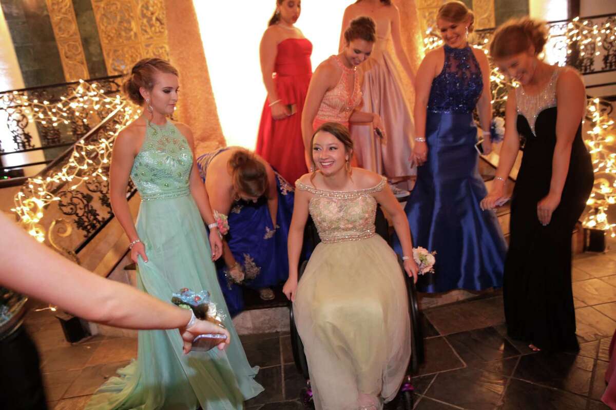 Needville High School couple crowned at prom after student's tragic fall