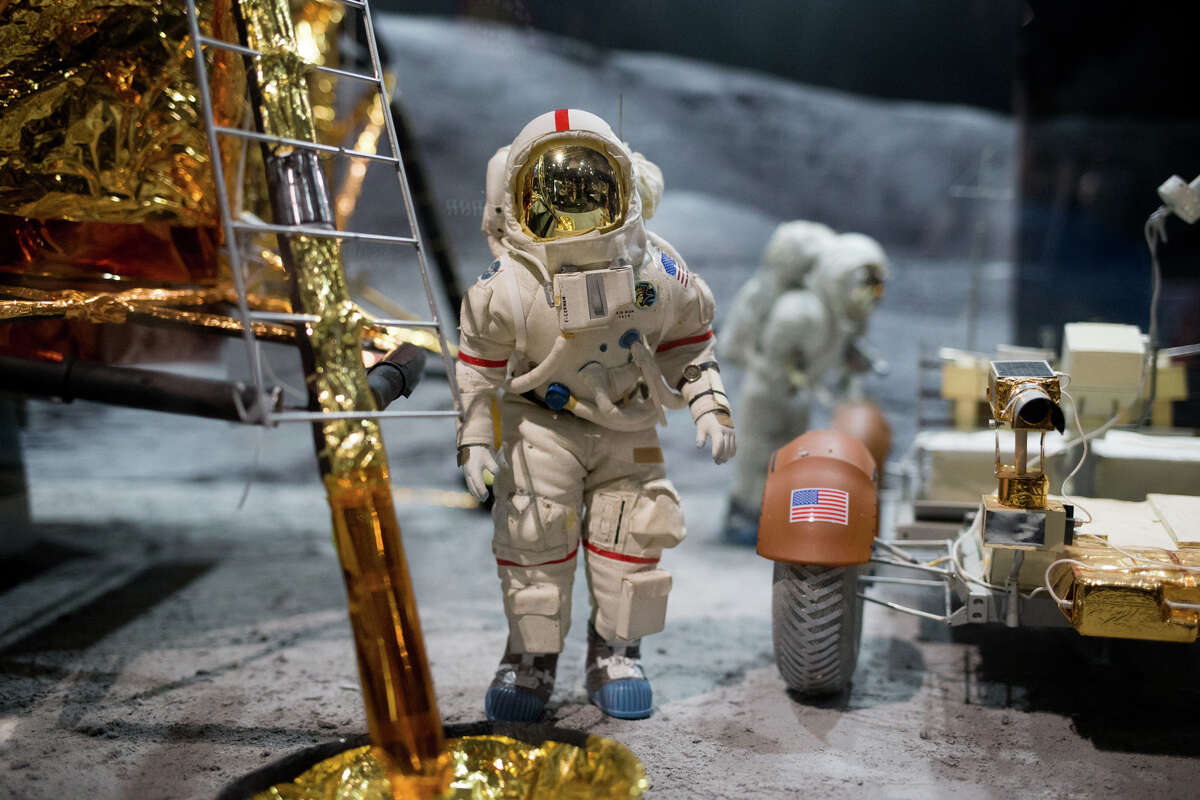 Museum of Flight shows off rare Apollo artifacts