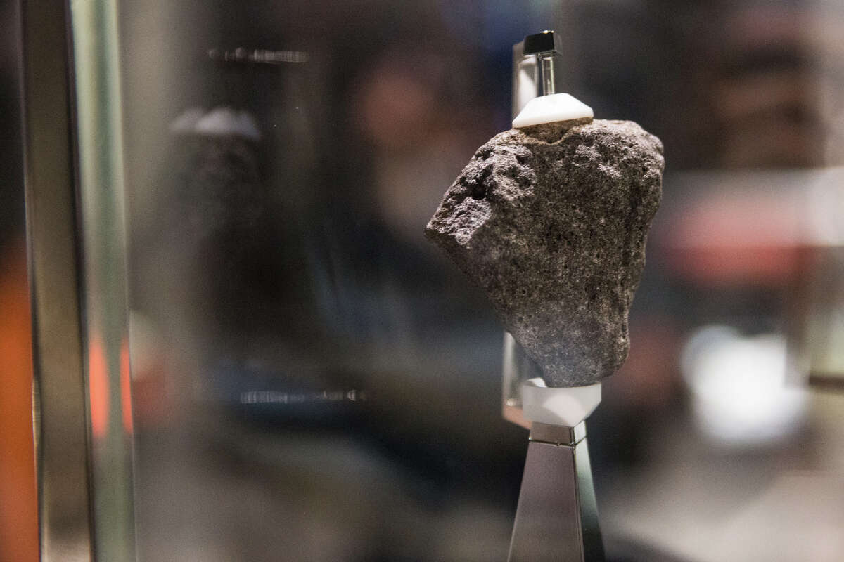 Museum of Flight shows off rare Apollo artifacts