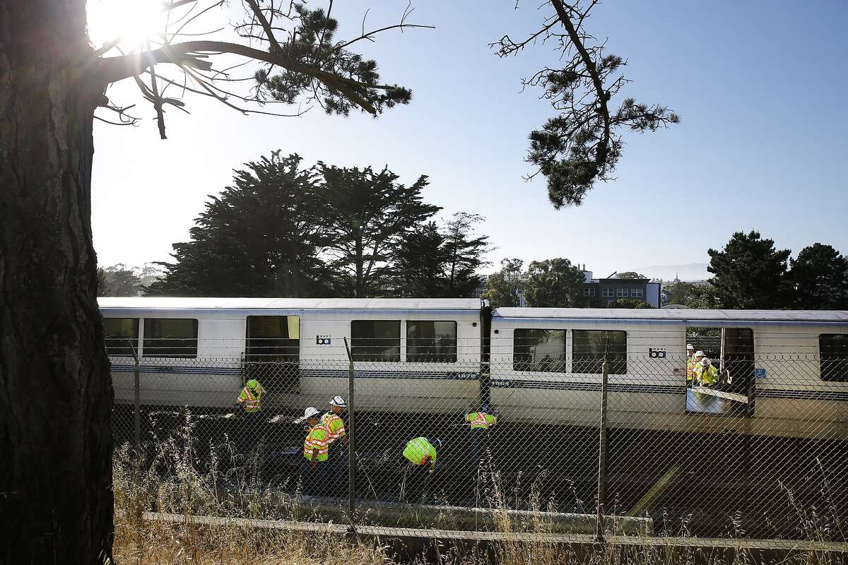 BART train derails in Daly City, causing major delays