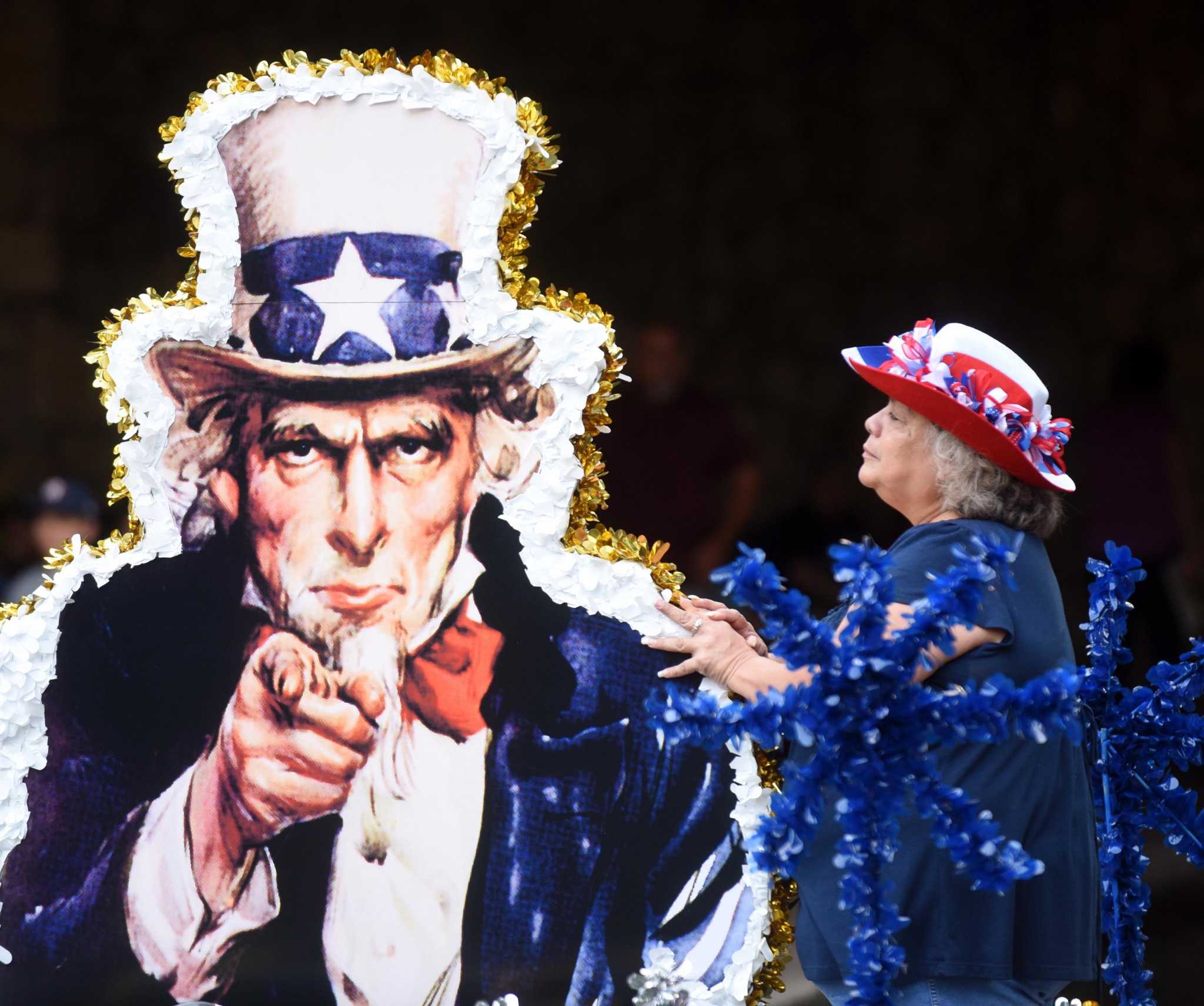 Hundreds turn out for annual Armed Forces River Parade downtown