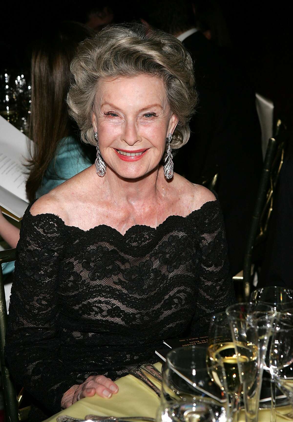 Dina Merrill, heiress and actress, dies