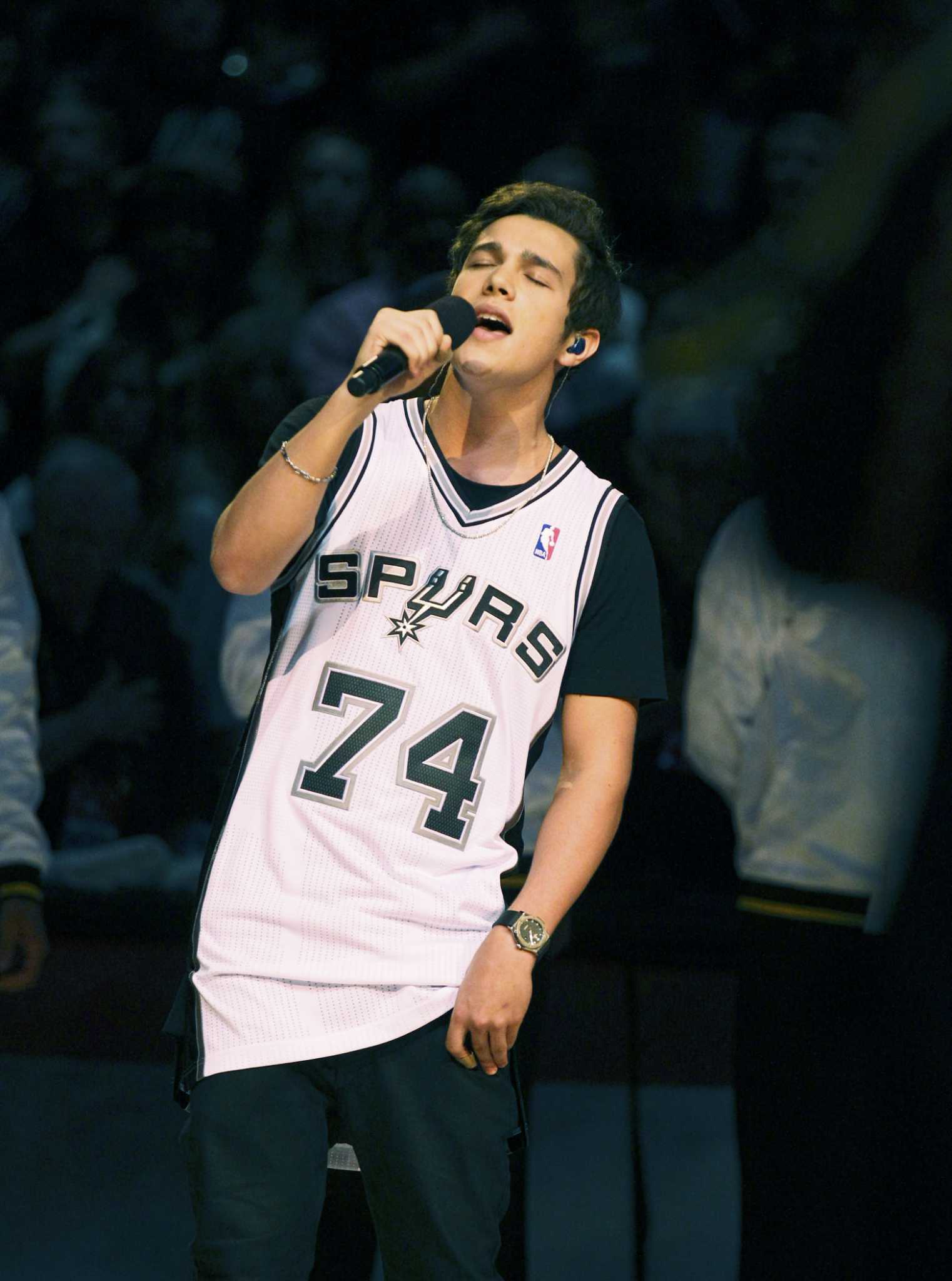 San Antonio pop star Austin Mahone reacts to Spurs playoff exit