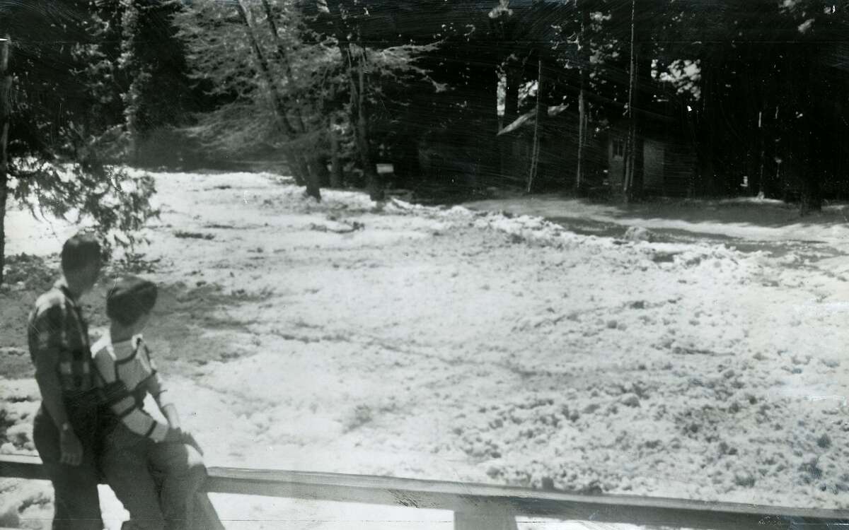 Fire ignites in Yosemite National Park, closes trail