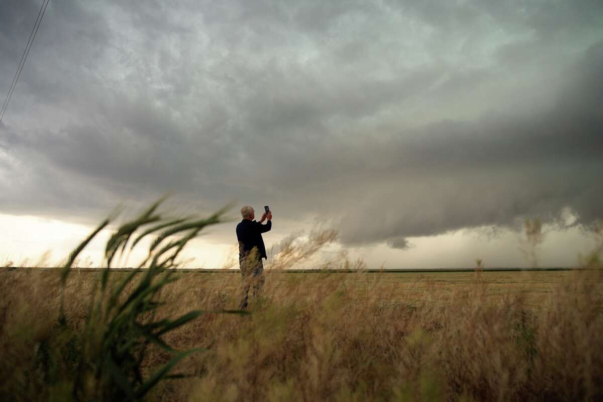 Man captures rare microburst wind formation over Austin during June 5th ...