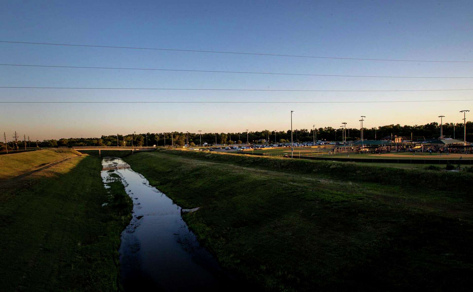 Property taxes debated as levee district seeks to sell more bonds
