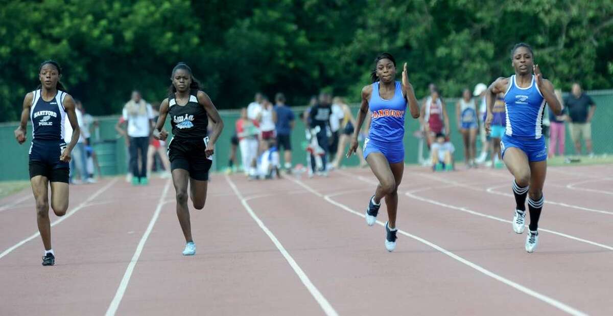 Green breaks State Open record, leads Hatters to victory