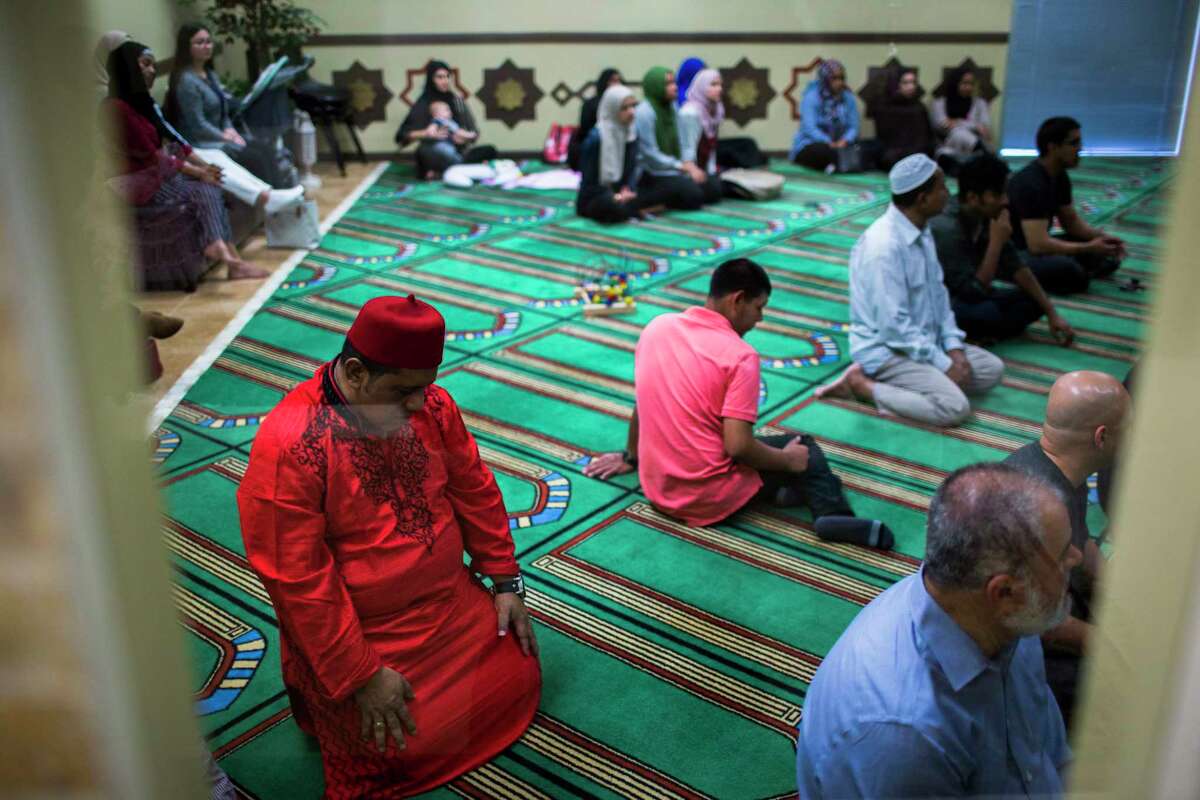 Latino Muslims get warm welcome at Spanish-speaking Houston mosque
