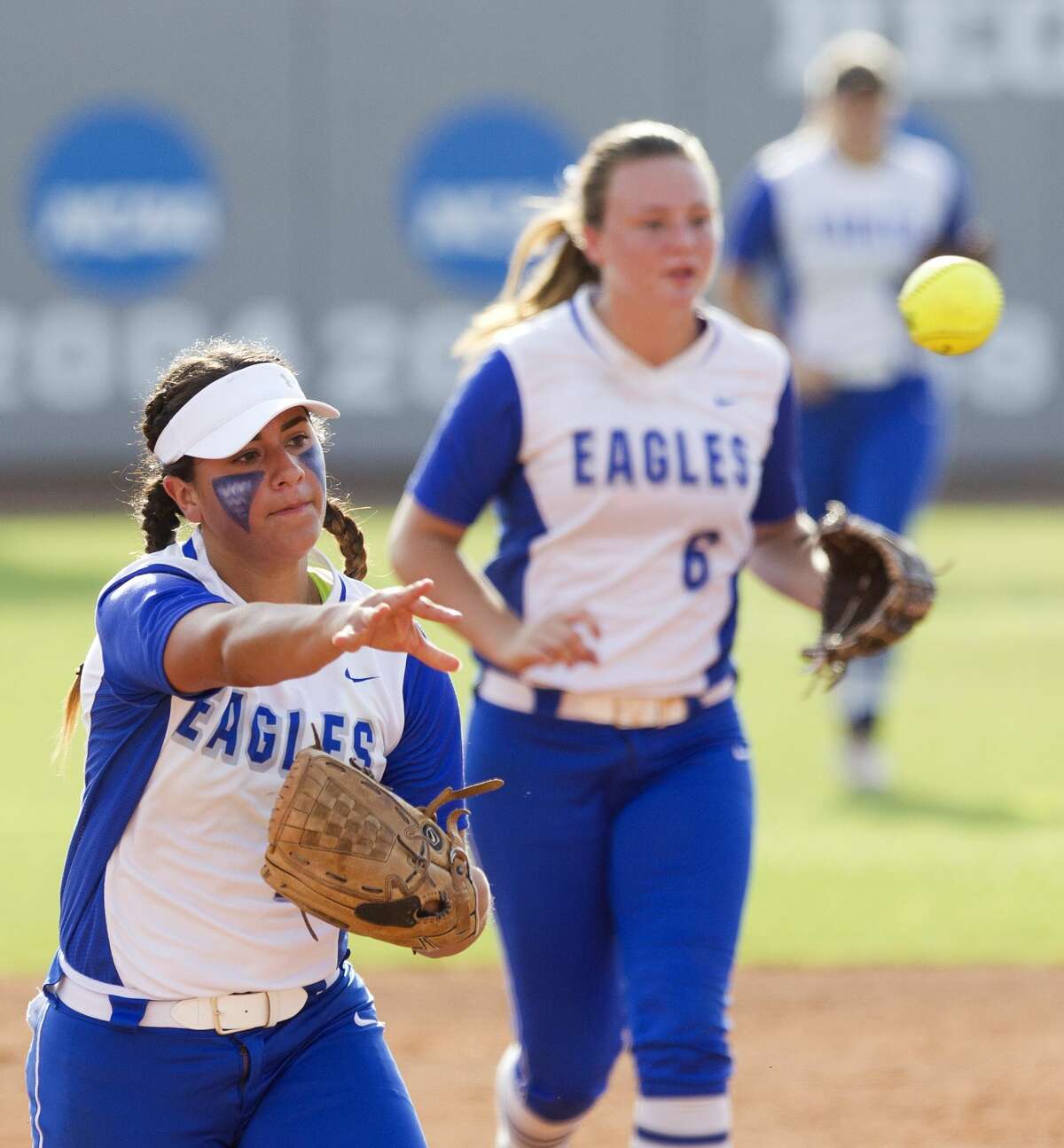 SOFTBALL: Brown's ninth inning walk-off homer sends Willis to state ...