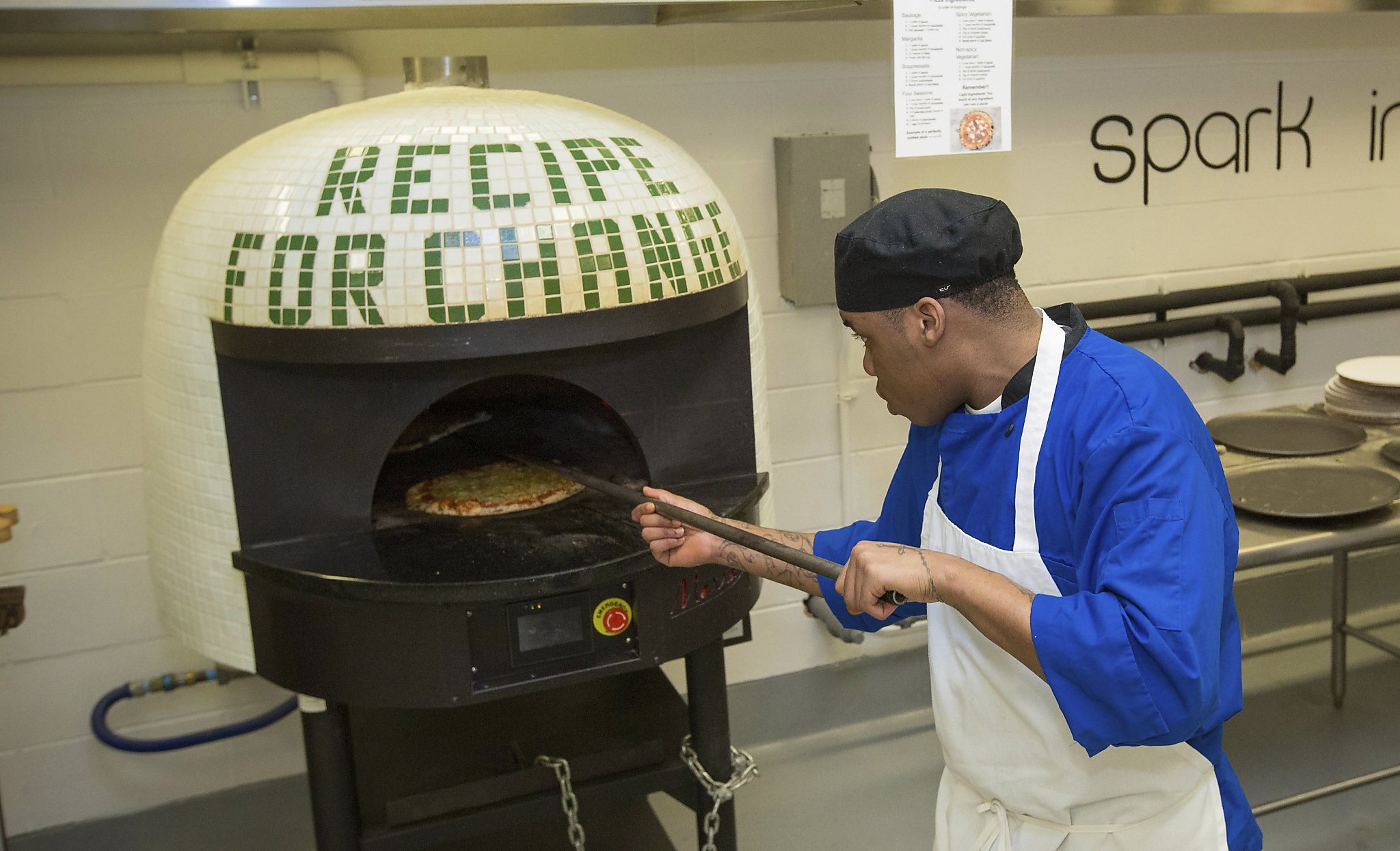 Chicago inmates get tasty training in practical skills