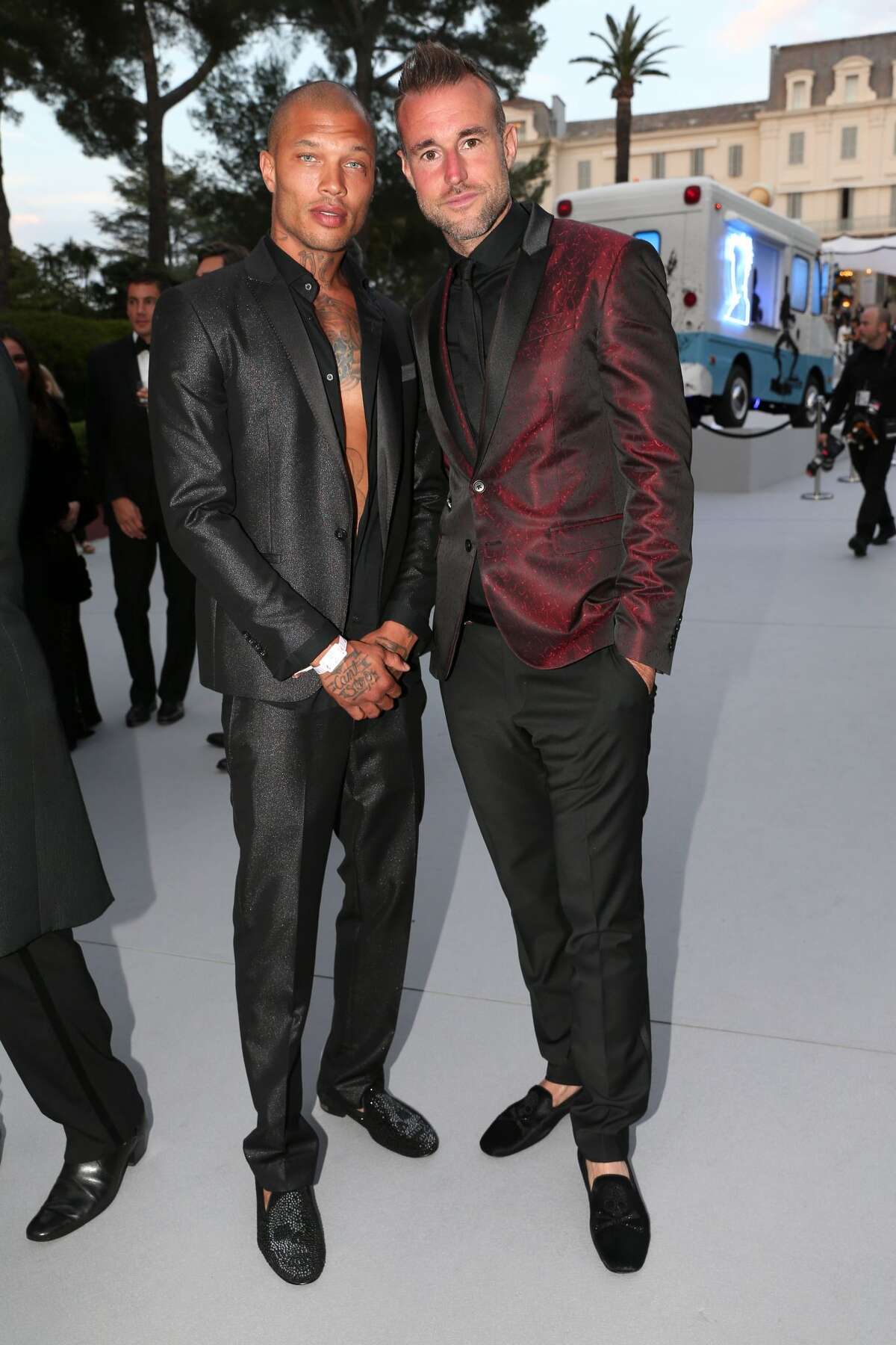 'Hot felon' Jeremy Meeks lives it up with Nicki Minaj during the amfAR ...