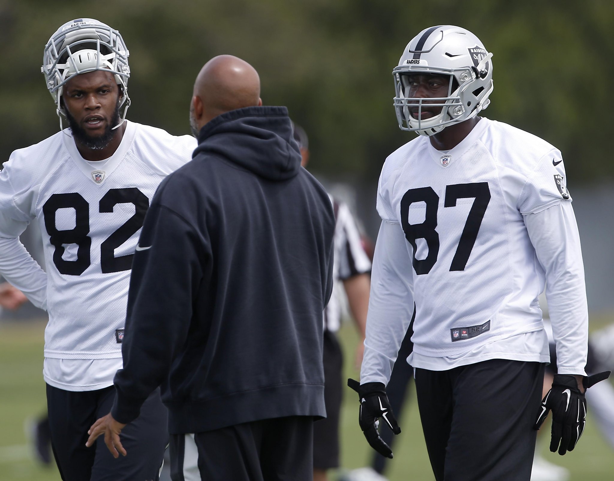 With speedy tight end, Raiders’ offense adds firepower