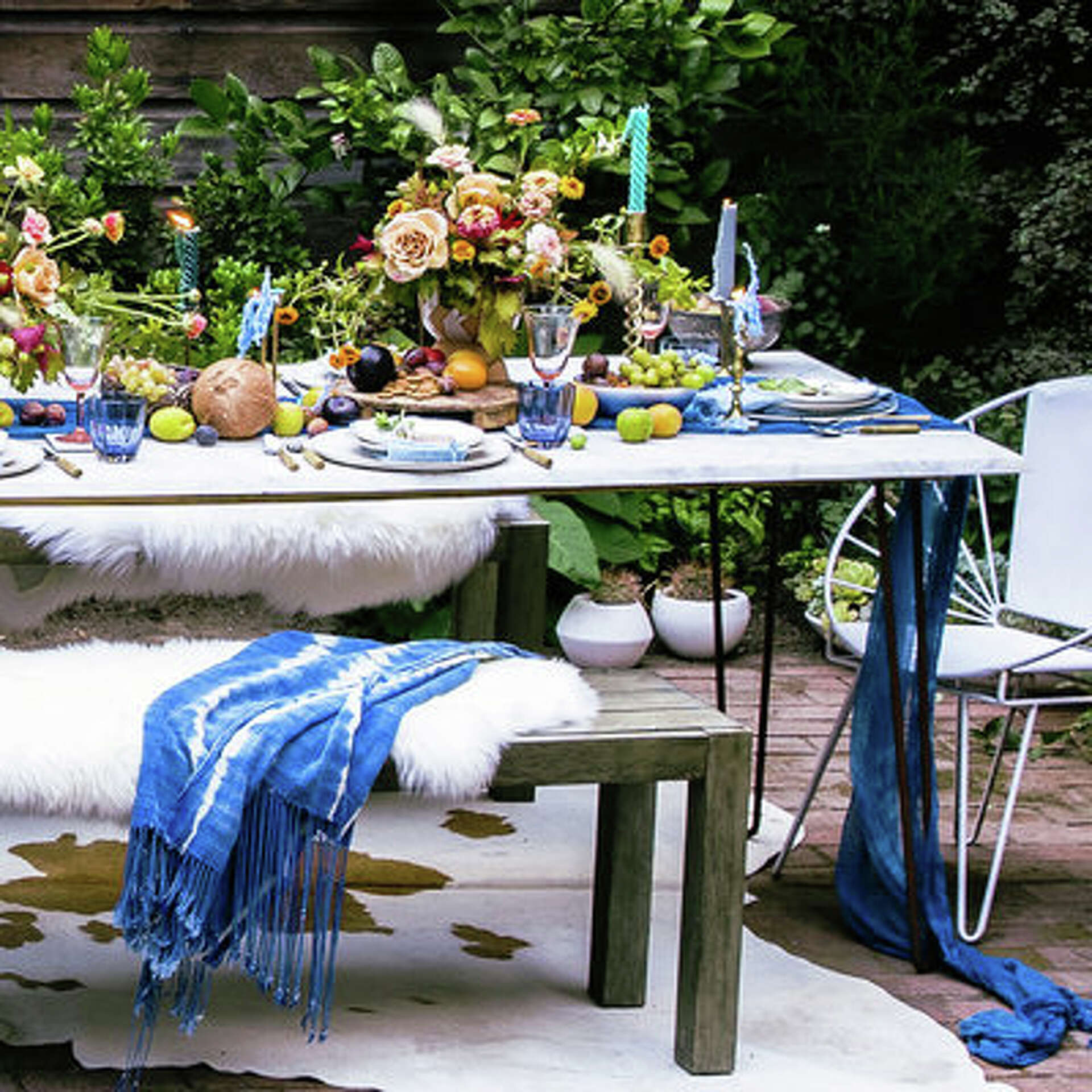 Stunning floral decor for your next outdoor party