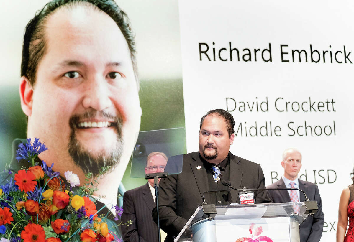 H-E-B recognizes 2 FBISD educators, school board