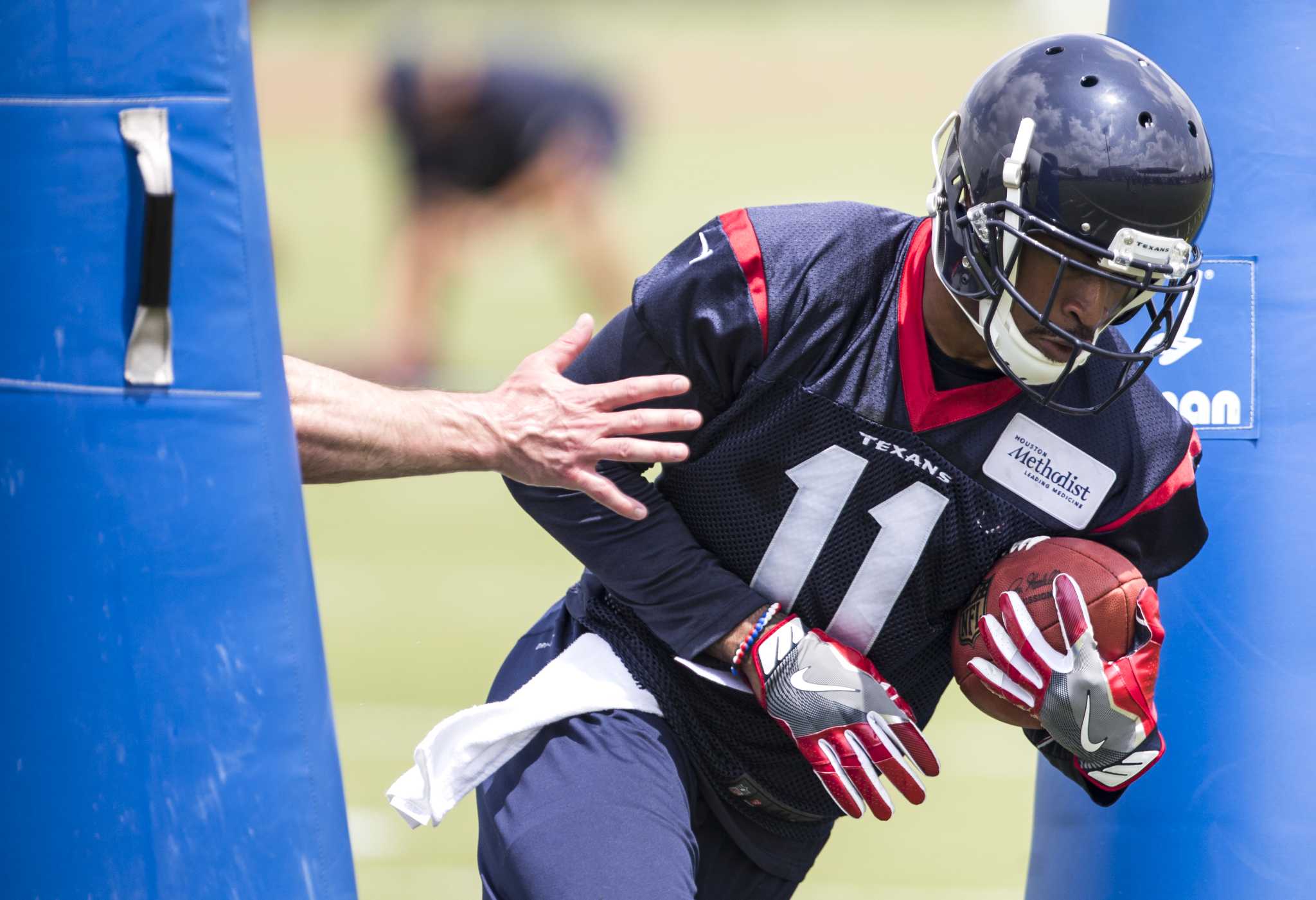 Jaelen Strong limps off, Texans end practice early