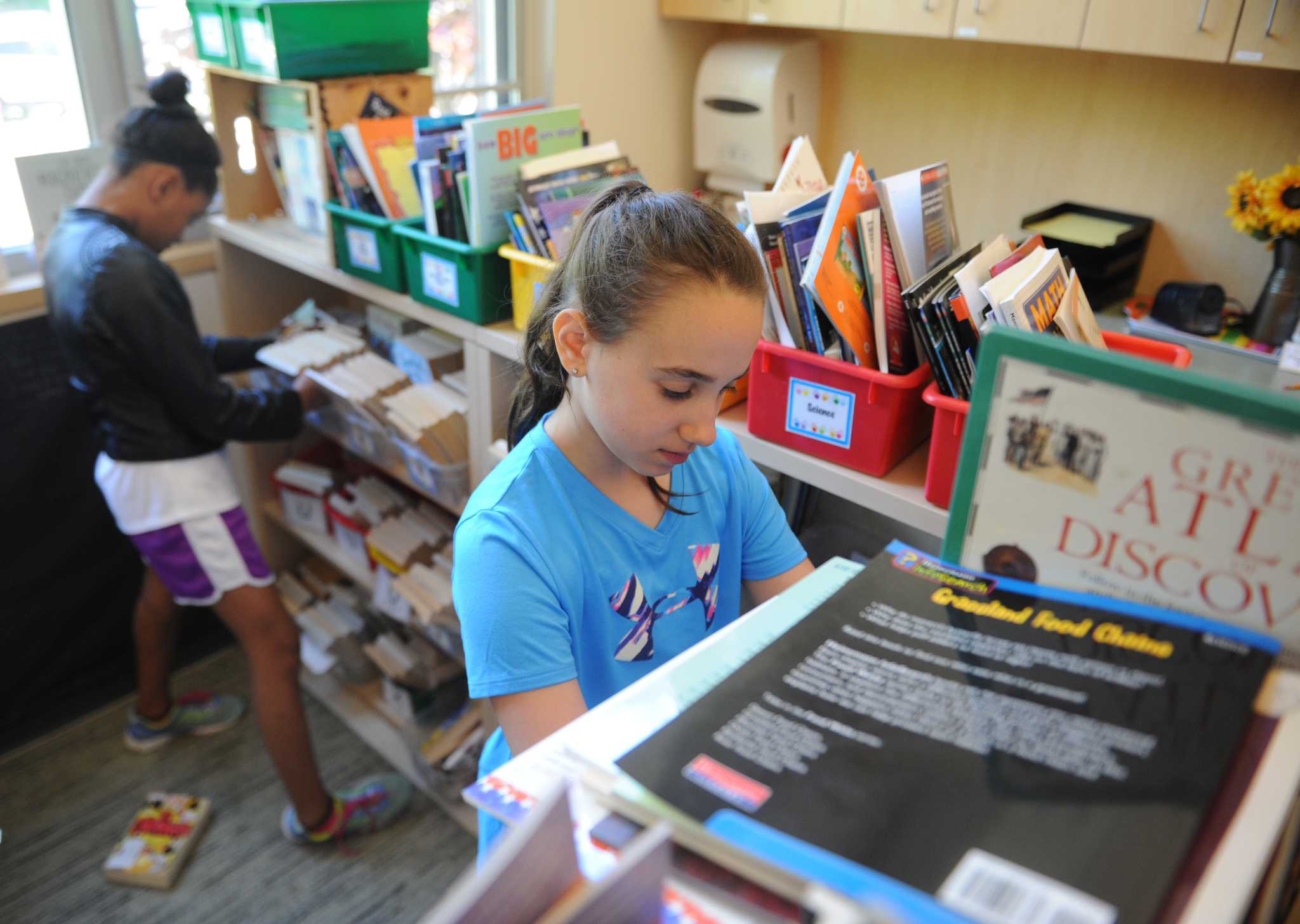 Greenwich elementary kids can borrow school library books all summer
